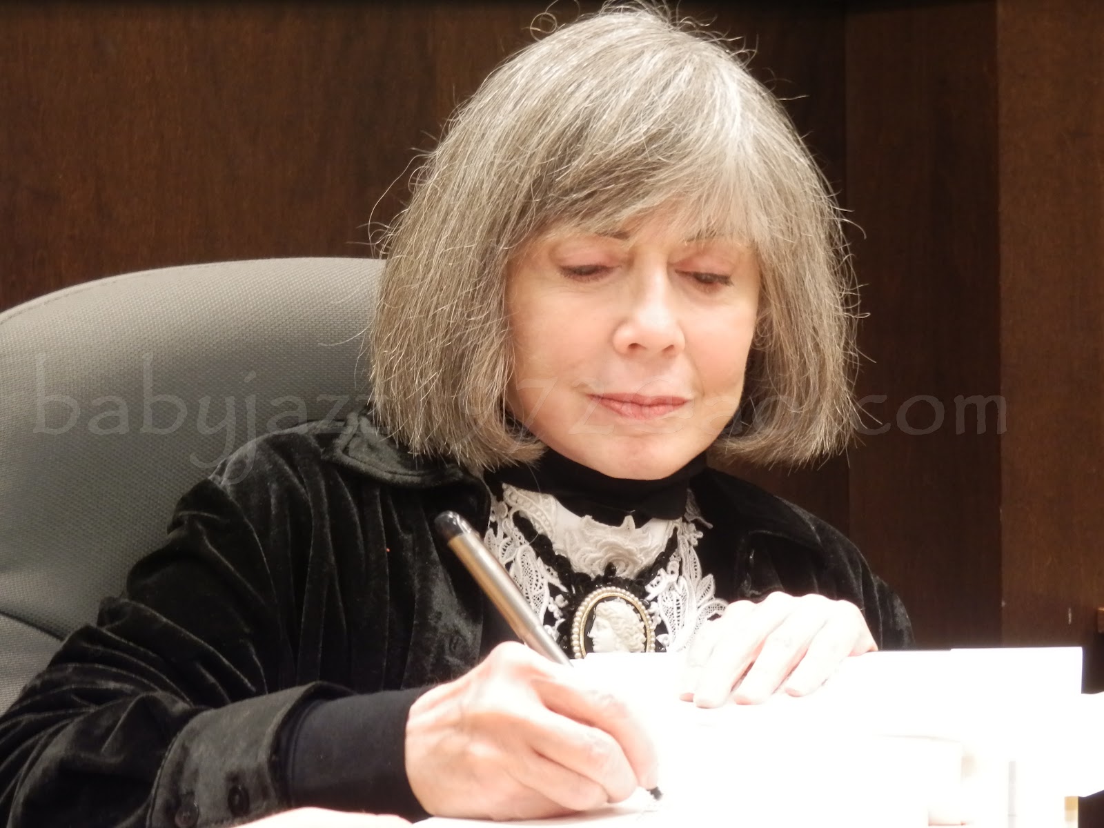 LOS OSCUROS: Biografía y Bibliografía de Anne Rice.