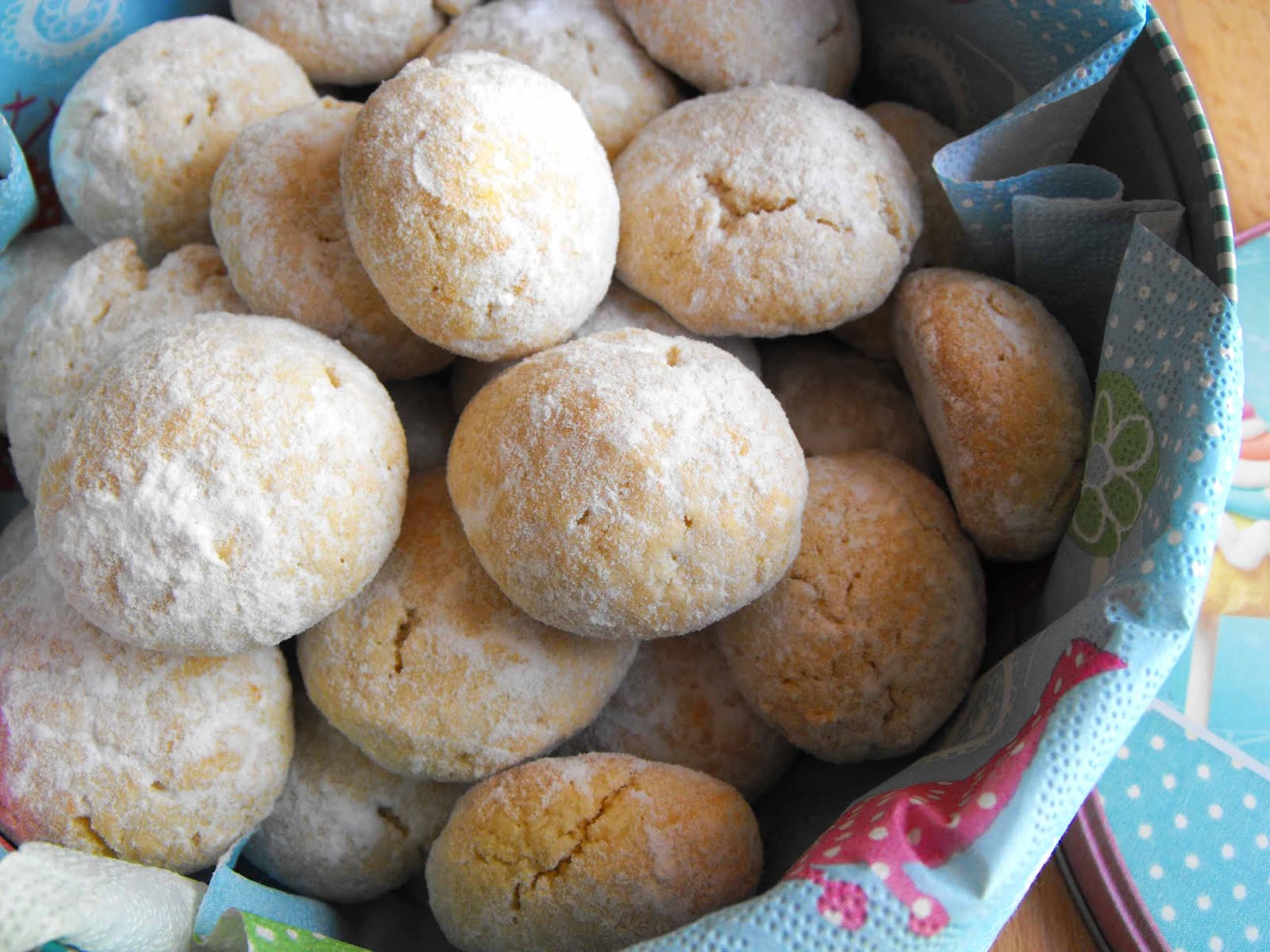 As receitas lá de casa: Bolinhos simples de coco