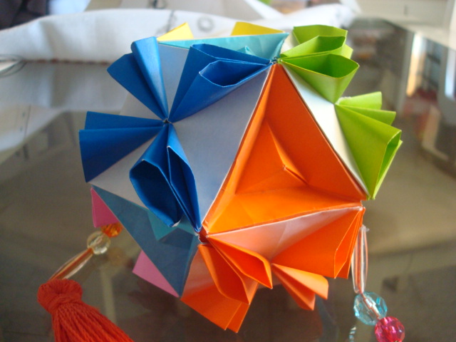 Matsuri Origamis: Kusudama Loop