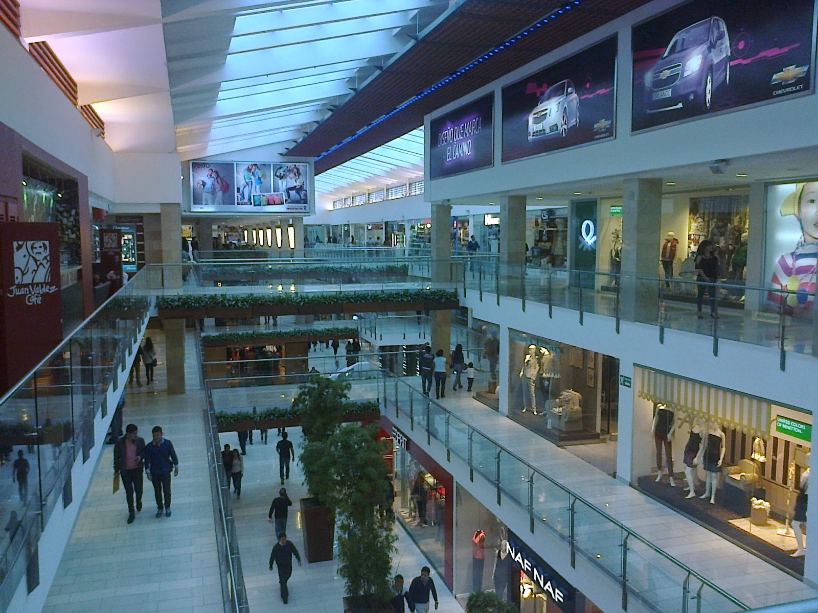 Centros Comerciales en Quito - Quicentro Shopping (Norte, Naciones Unidas)