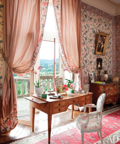 Eye For Design: Decorate Your Home With Desks