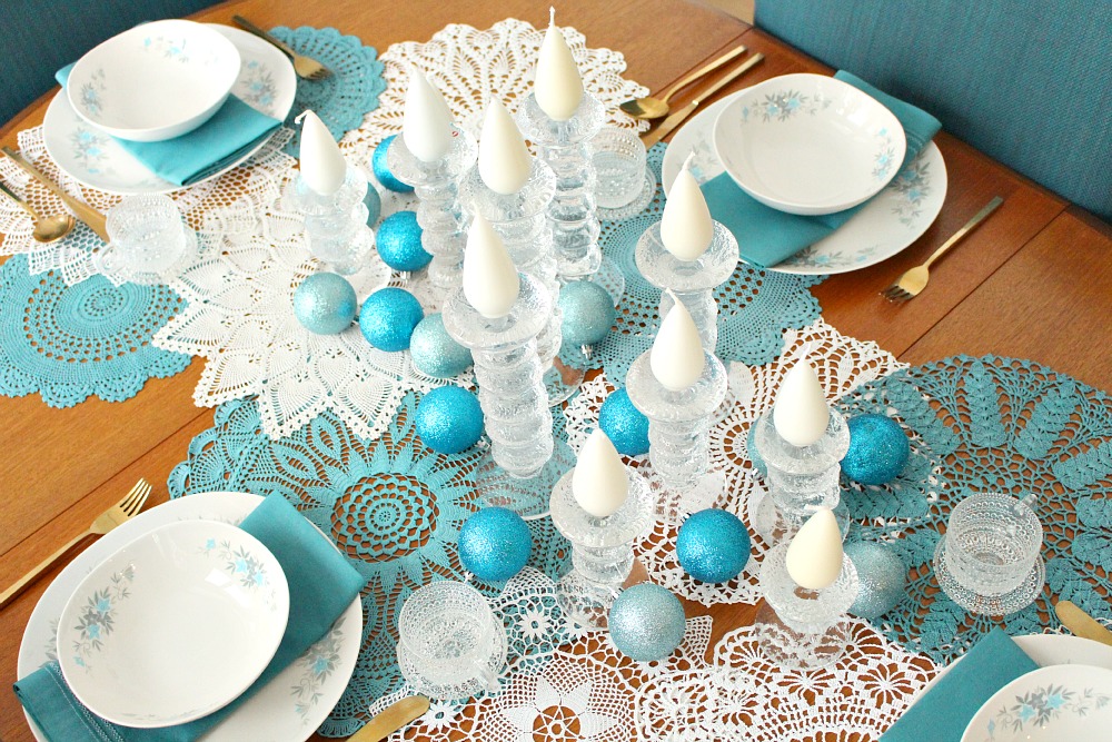 Wintry Tablescape + DIY Doily Table Runner | Dans le Lakehouse