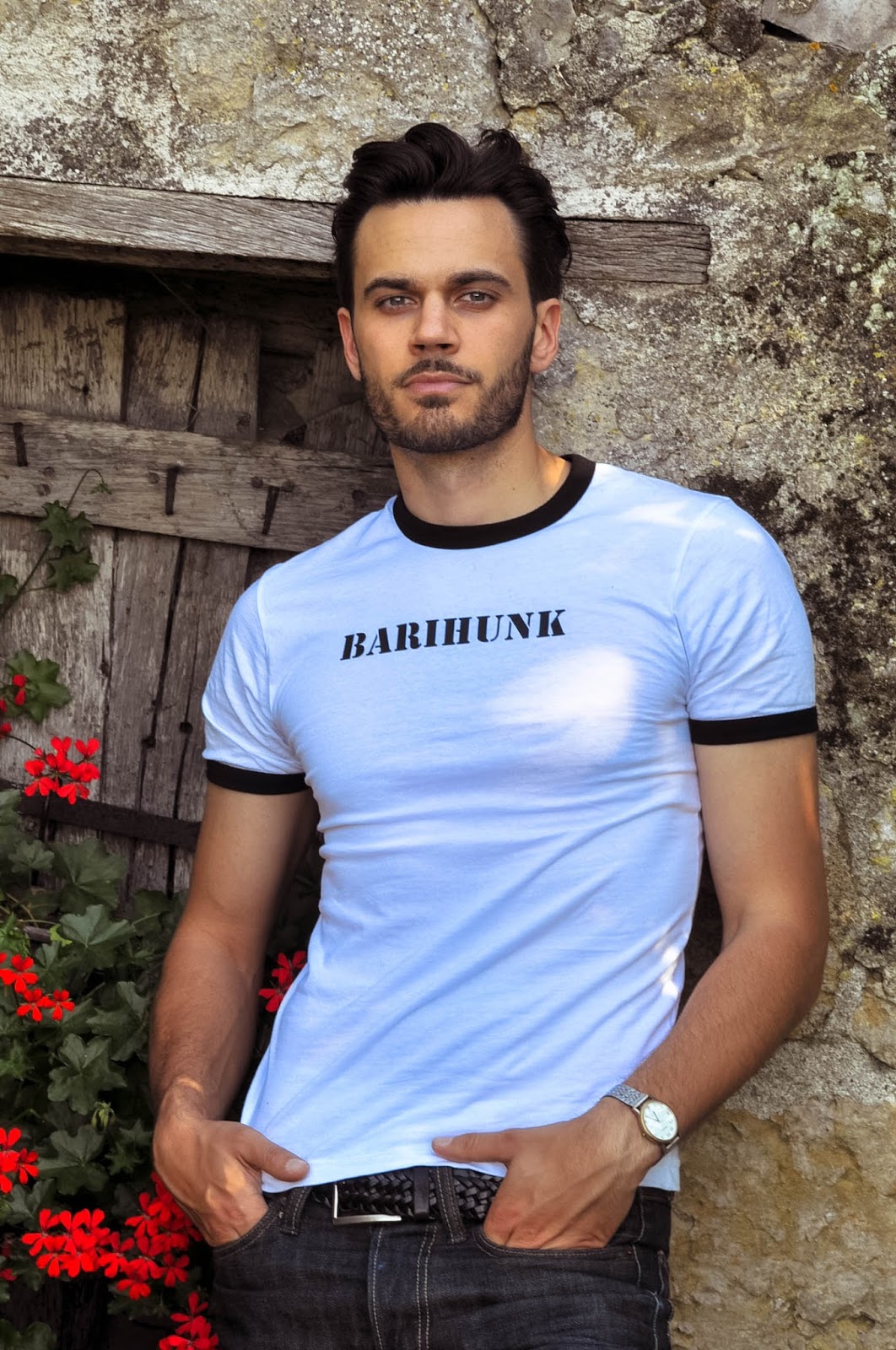 BARIHUNKS ®: Malte Roesner singing, translating and modeling