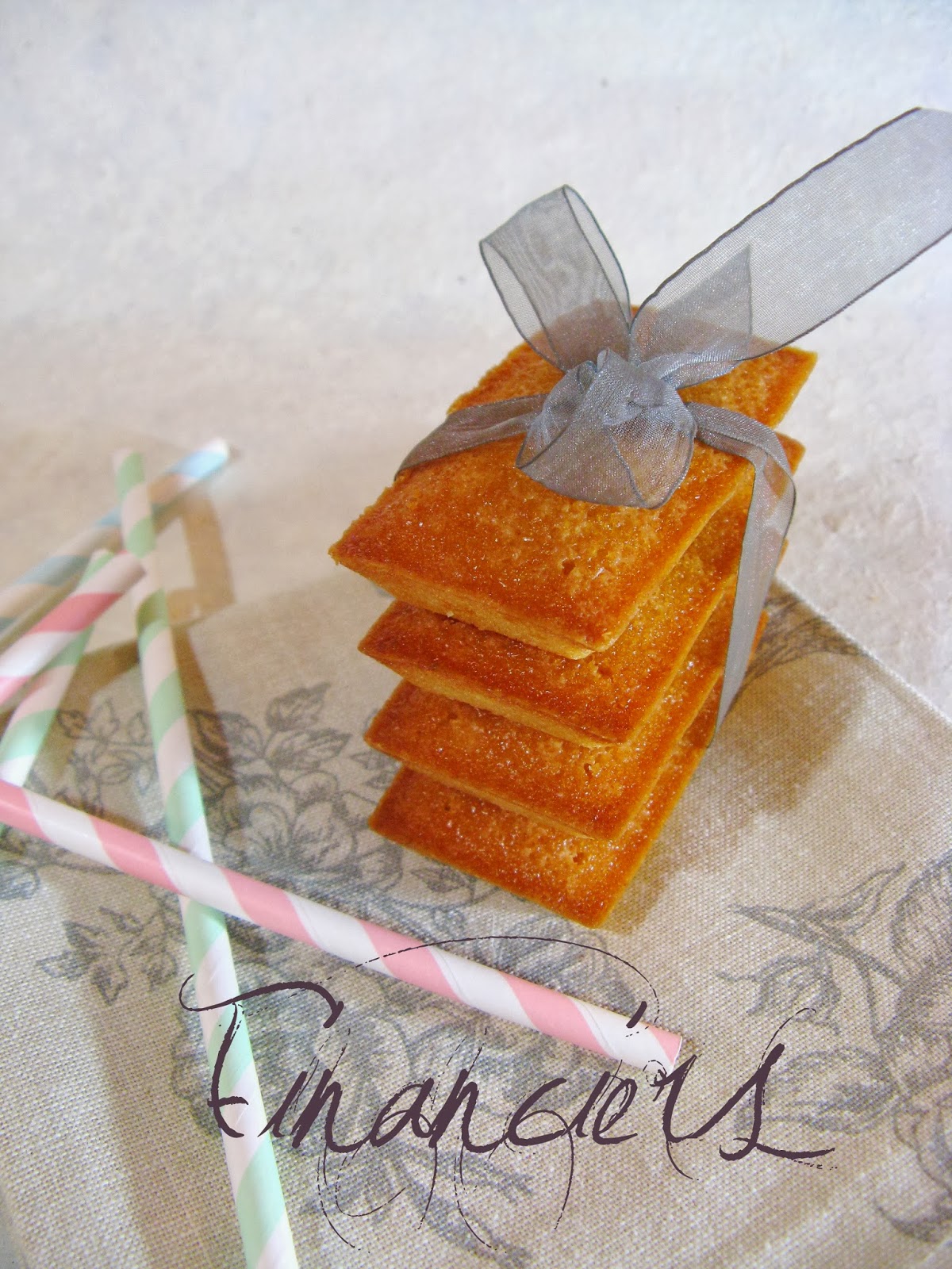 J'en reprendrai bien un bout...: Financiers & Financiers au Praliné