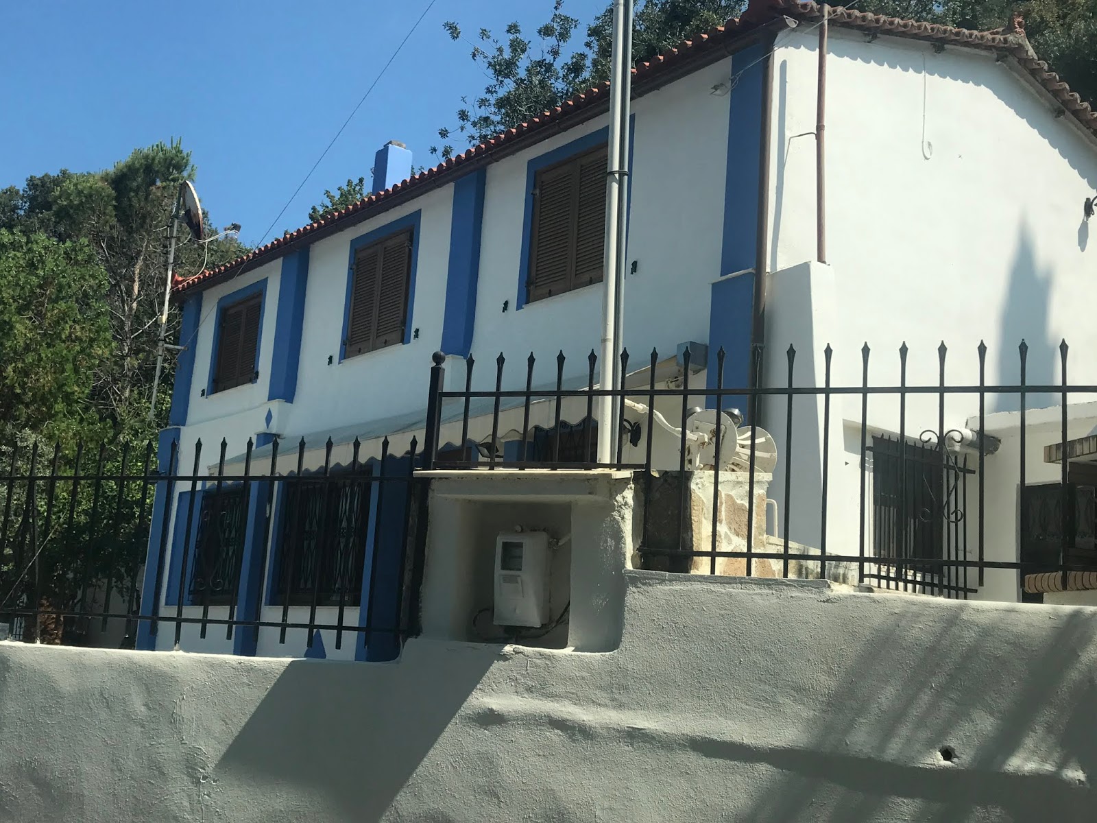 ORTHOLOGIKA: ΘΙΟΠΑΥΤΟ : ΤΟ VIRAL ΣΠΙΤΙ ΣΤΗΝ ΑΜΜΟ ΠΟΥ ΕΙΝΑΙ ΠΑΡΑΝΟΜΟ ΚΑΙ ...