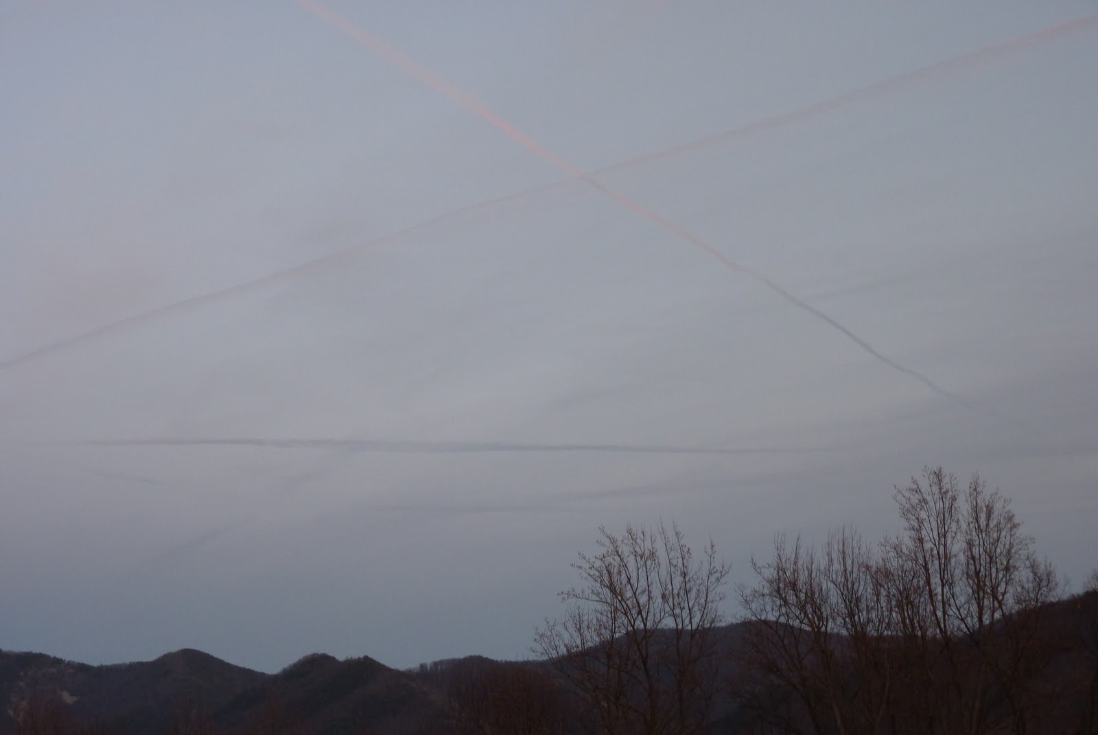 Mountain Glen Farm Journal: Contrails (designs in the Sky) - Year's End