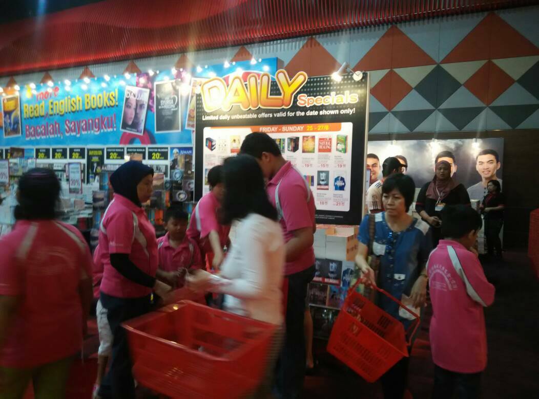 【Popular Mega Bookfair！超大型书展！】学校假期记得带孩子来这里逛书展！ - Leesharing