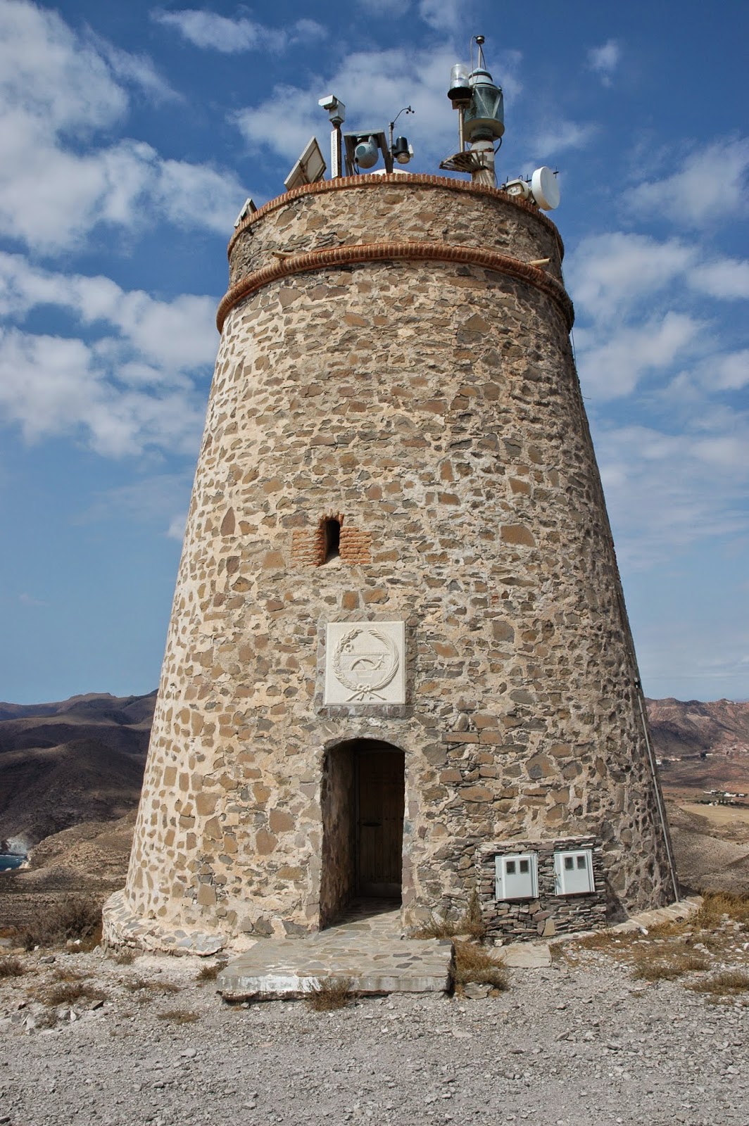 Minas de Rodalquilar: TORRE DE LOS LOBOS Y FARO DE LA PUNTA DE LA POLACRA