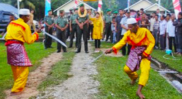 Tari Pedang Tradisi Budaya Pulau Simeulue - amonmawi