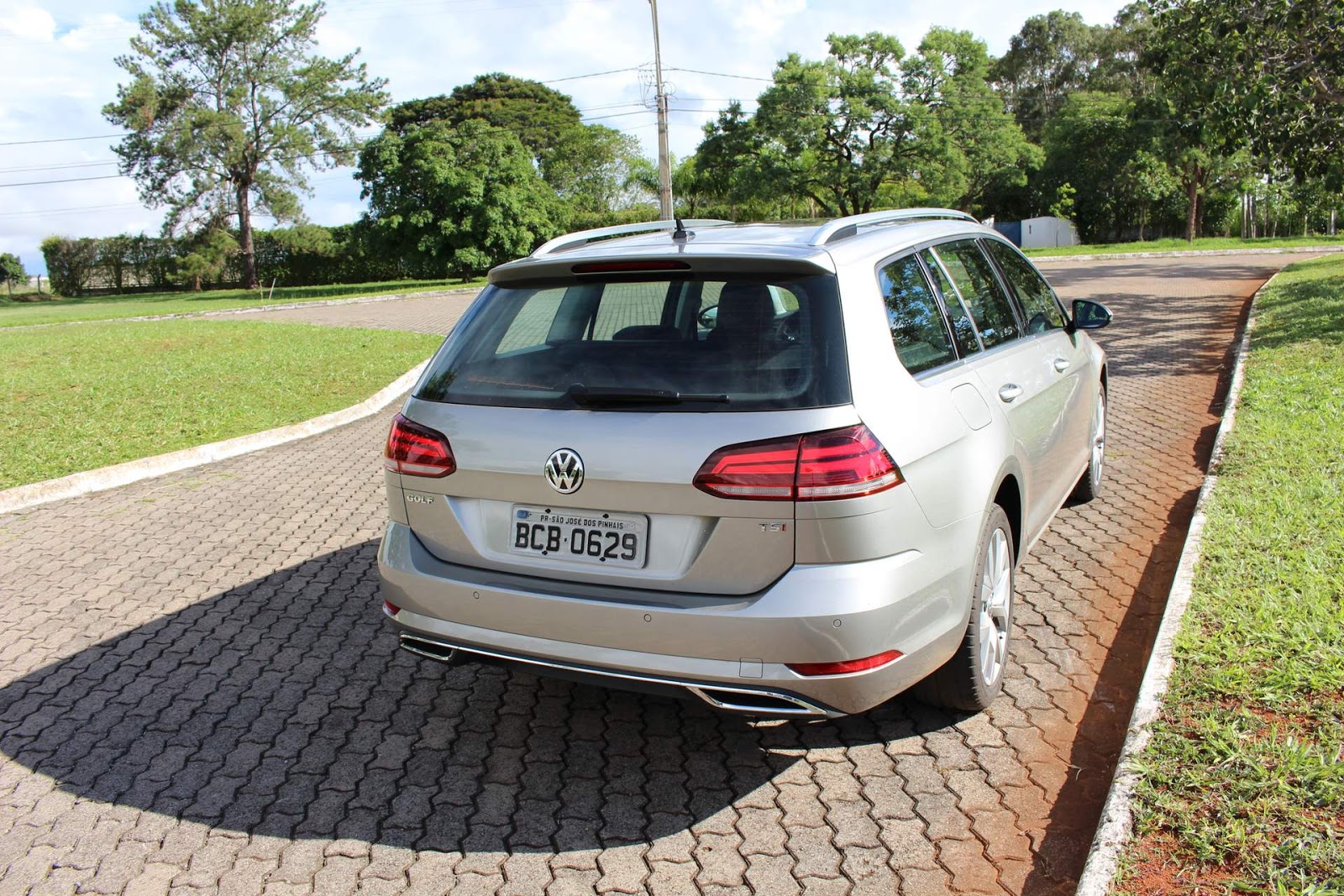 VW Golf Variant Highline 2018: a station premium + acessível