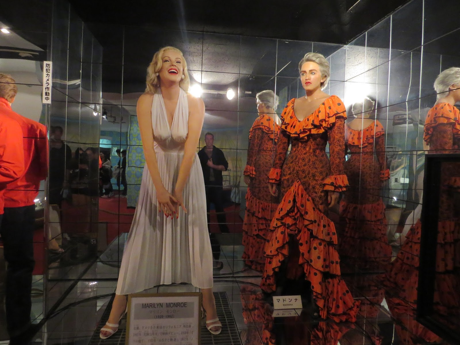 velcro&zippers: Wax Museum in Tokyo Tower