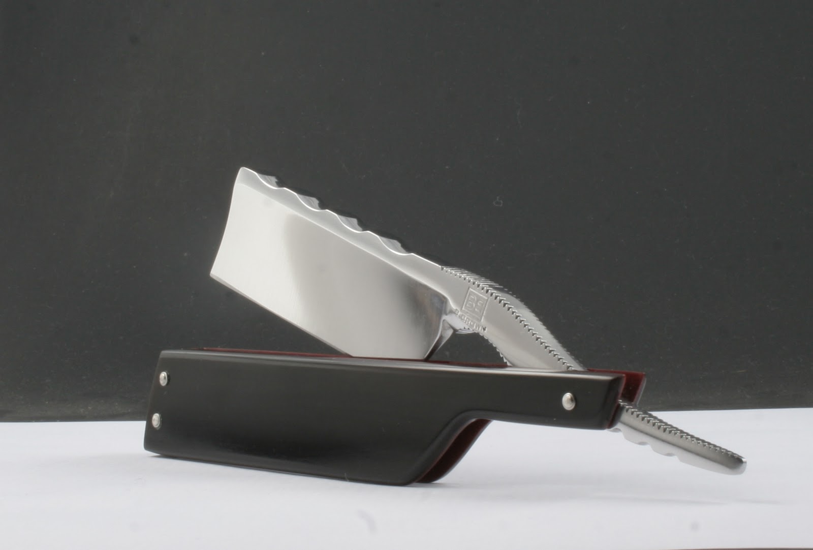 A Razors Tale: Custom Straight Razors