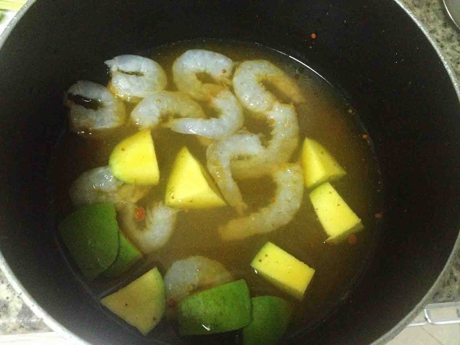 CHEMMEEN MURINGAKKA MANGA CURRY - PRAWN DRUMSTICK AND RAW MANGO CURRY