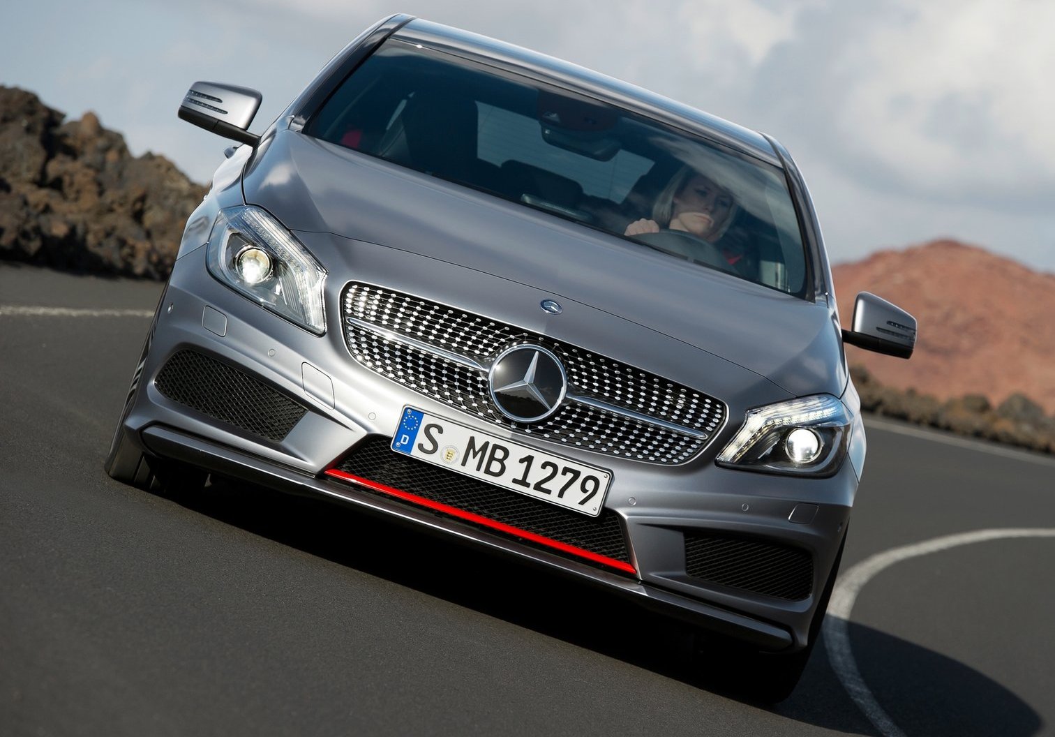 Novo Mercedes Classe A: briga com A3, Série 1 e V40