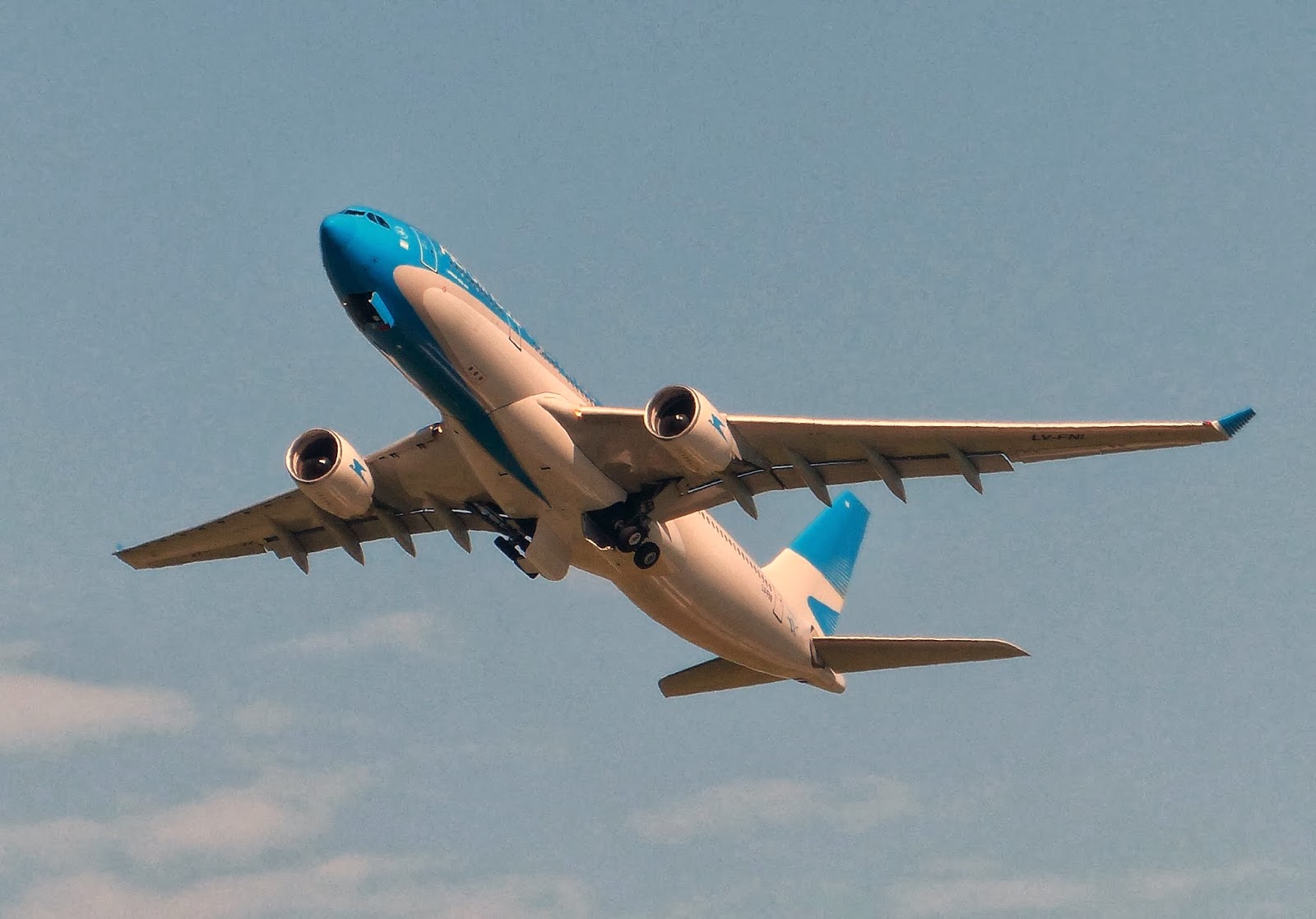 AVIONES en EZEIZA: Primer vuelo comercial de un A330 para Aerolineas ...