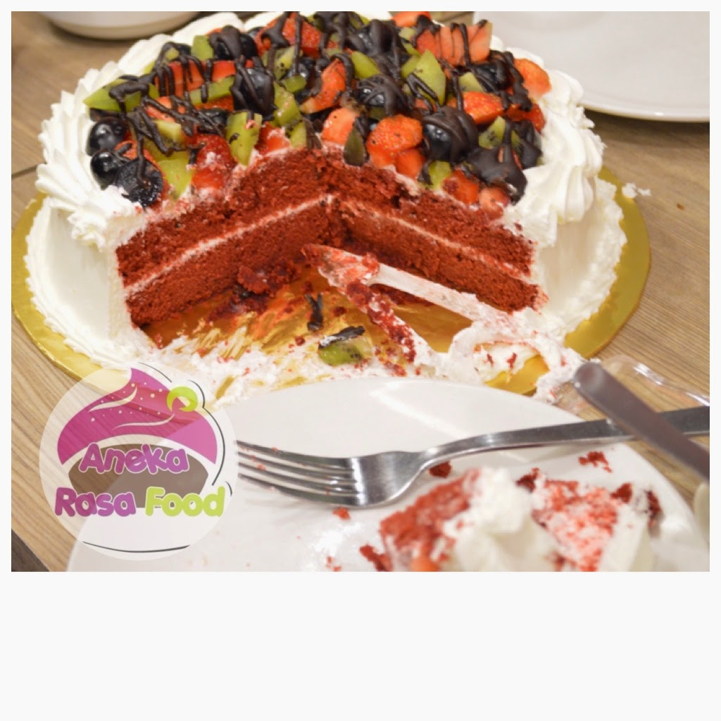 ANEKA RASA FOOD: Red Velvet cake with strawberries