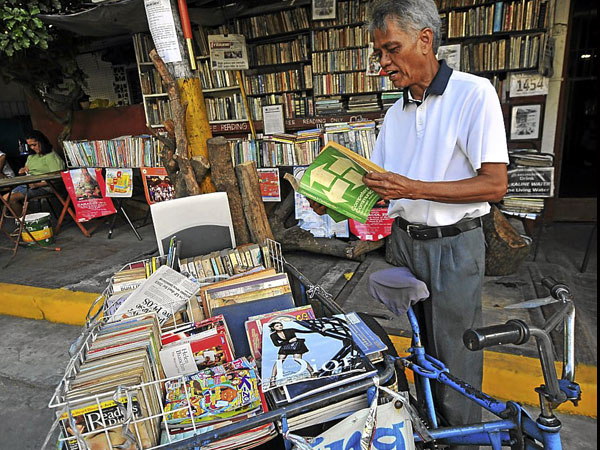 Pinoy Badass: Hernando Guanlao: The Book Guy