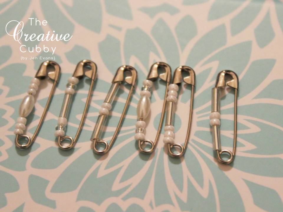 The Creative Cubby: Safety Pin Bracelet - Refashioned
