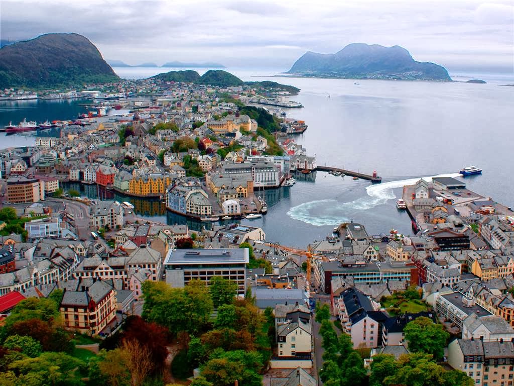 Alesund Norway Wallpapers - Pictorial Tour