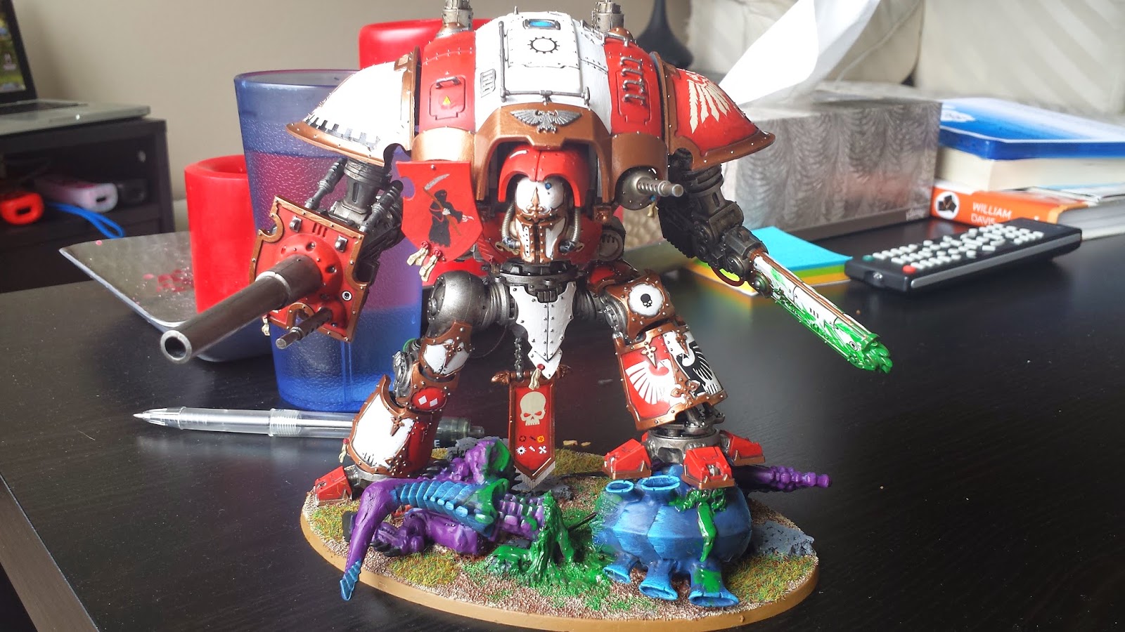 What's On Your Table; Imperial Knight Smashing Big Bugs - Faeit 212