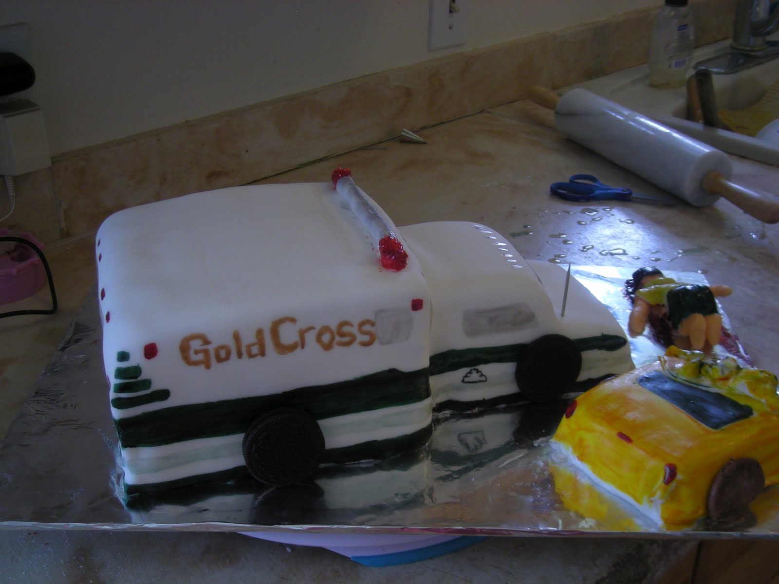 Dolli Crafts: The Ambulance Cake....