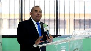 Jimmy Duval entrega computadora a Niños Especiales de la Escuela ...