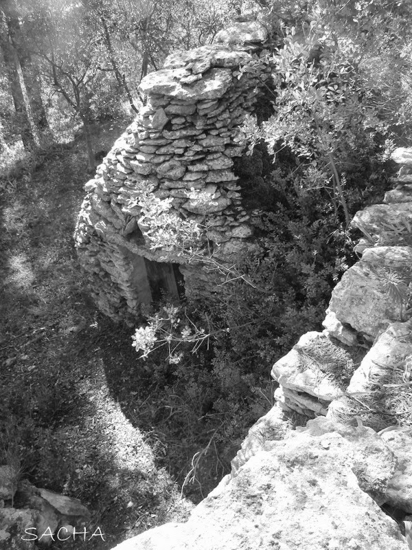 Un jour....Une photo !: Sur le chemin des bories et de la Grande ...