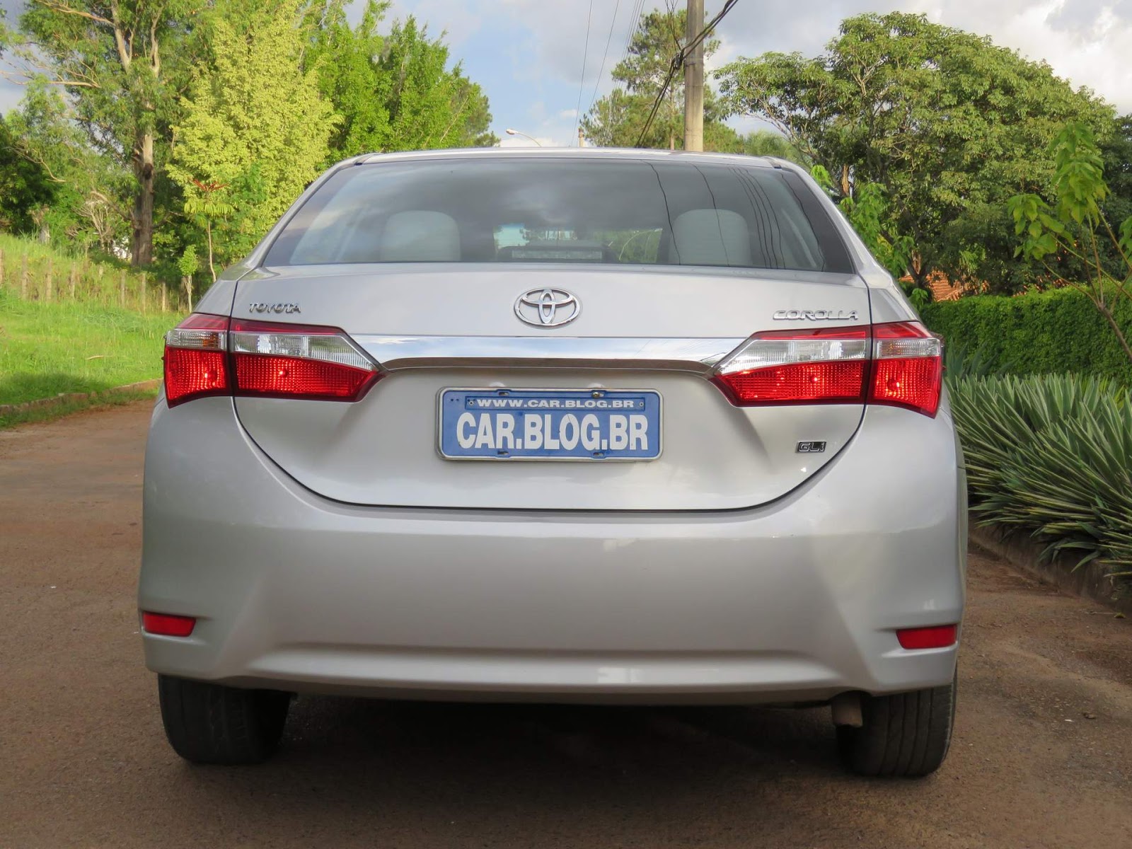 Toyota Corolla GLi 2017 usado: avaliação, preço, consumo