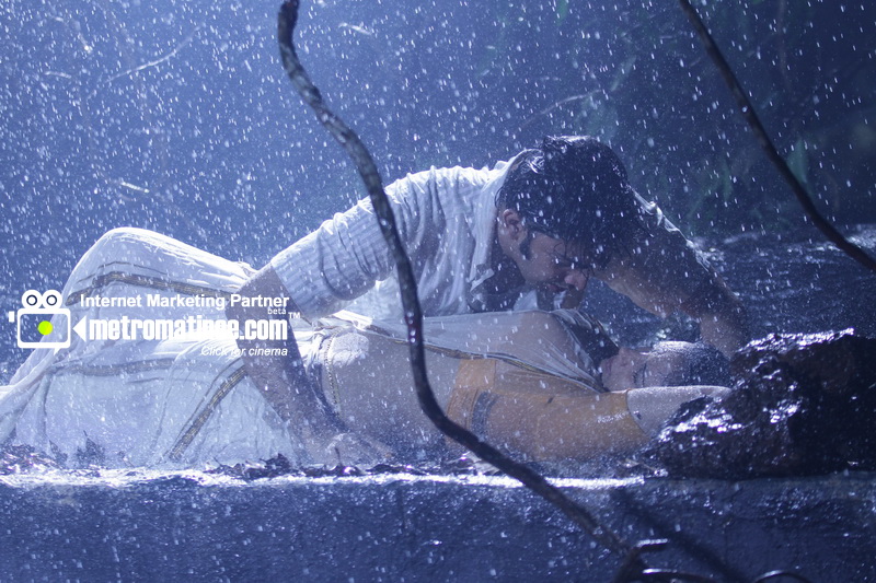 Bluendi: Swetha Menon Hot in Rathinirvedam Remake