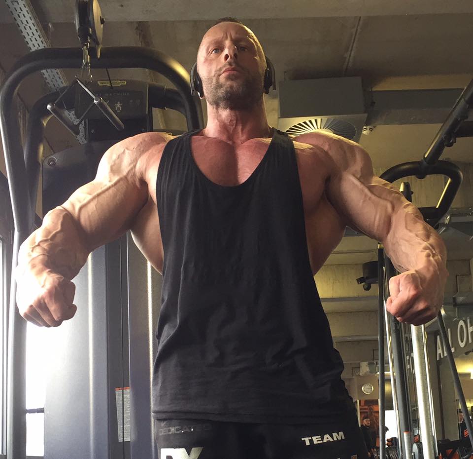 Muscle Lover: German master bodybuilder Steffen Gerhard