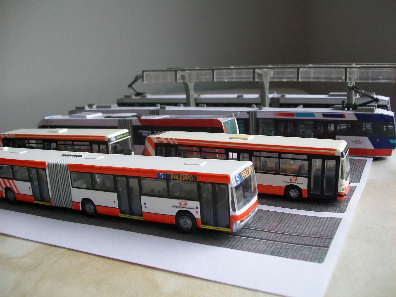 busamoi: Autobus Aperçu MB O305G, Renault R312, Tramway TPG Genève