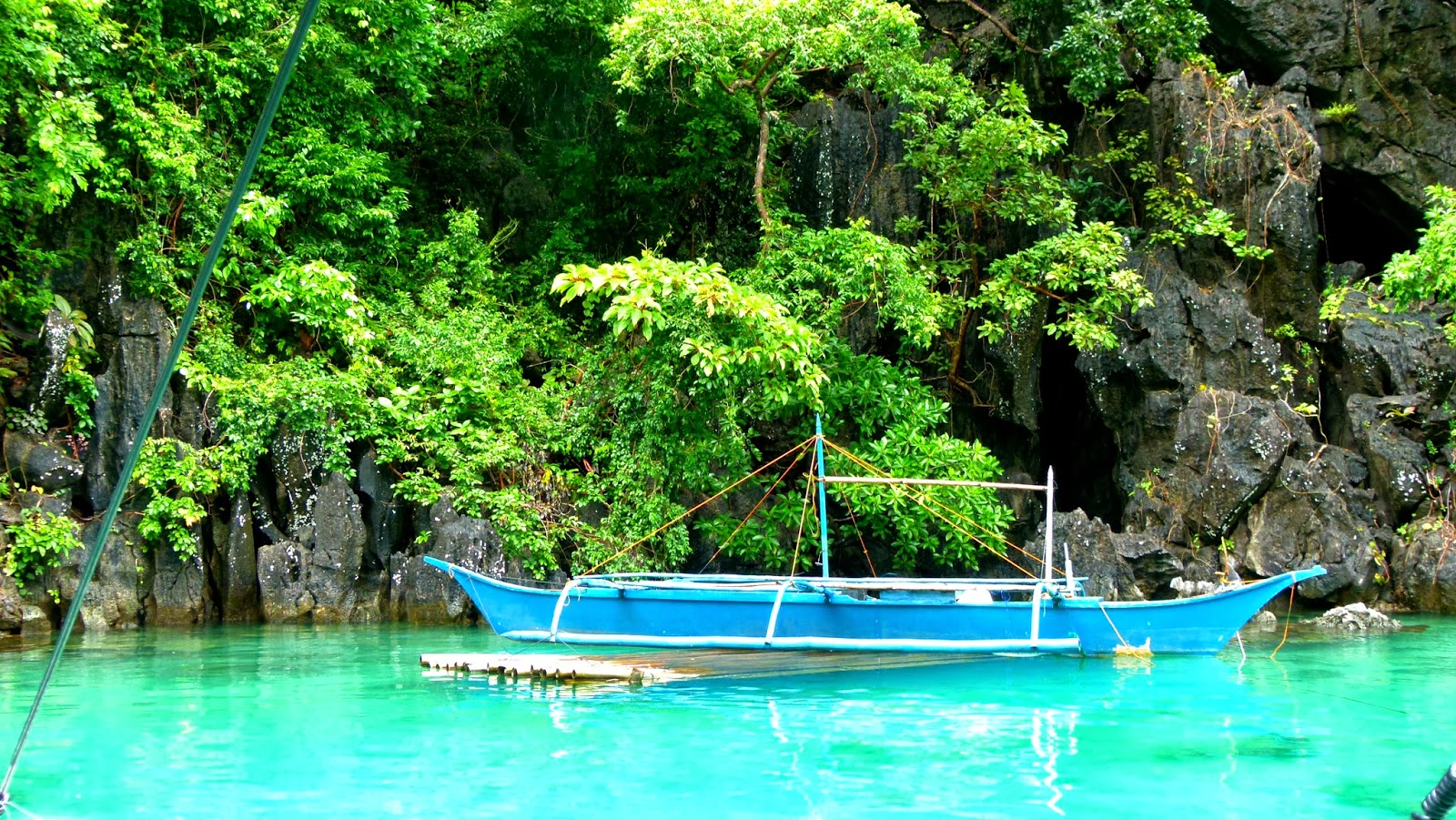 THE LAKES OF CORON, PALAWAN: KAYANGAN AND BARRACUDA - Lakwatserong Tsinelas