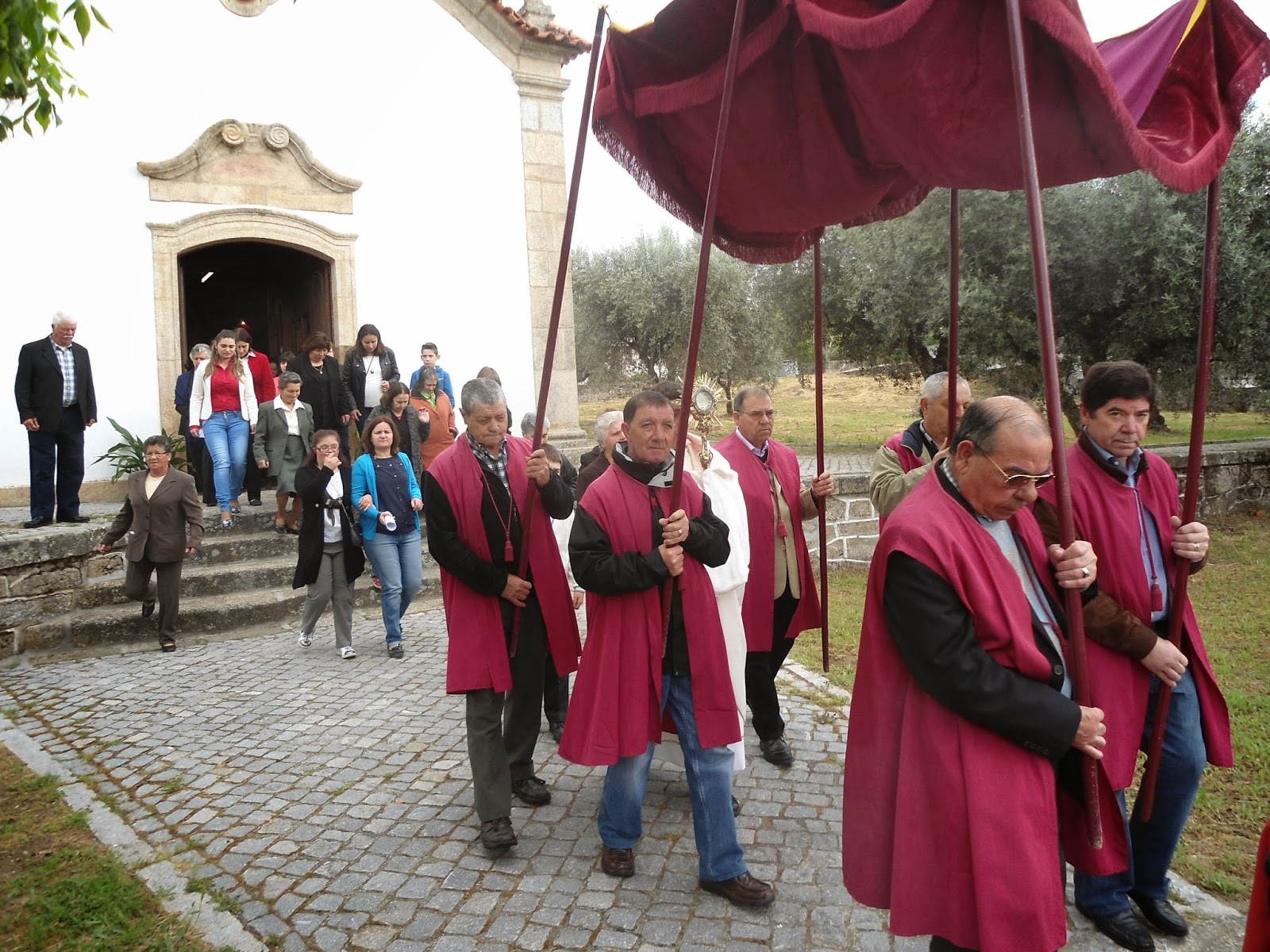 BlogDosForninhenses: Procissão e Visita Pascal
