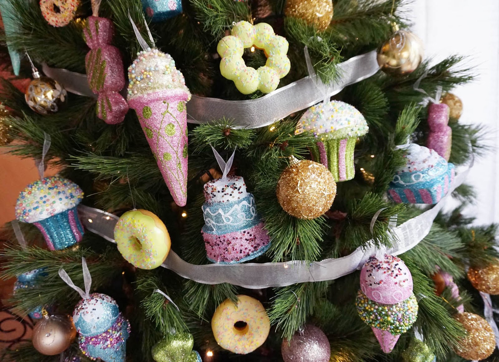 MrsMommyHolic: Our Candylicious Christmas Tree