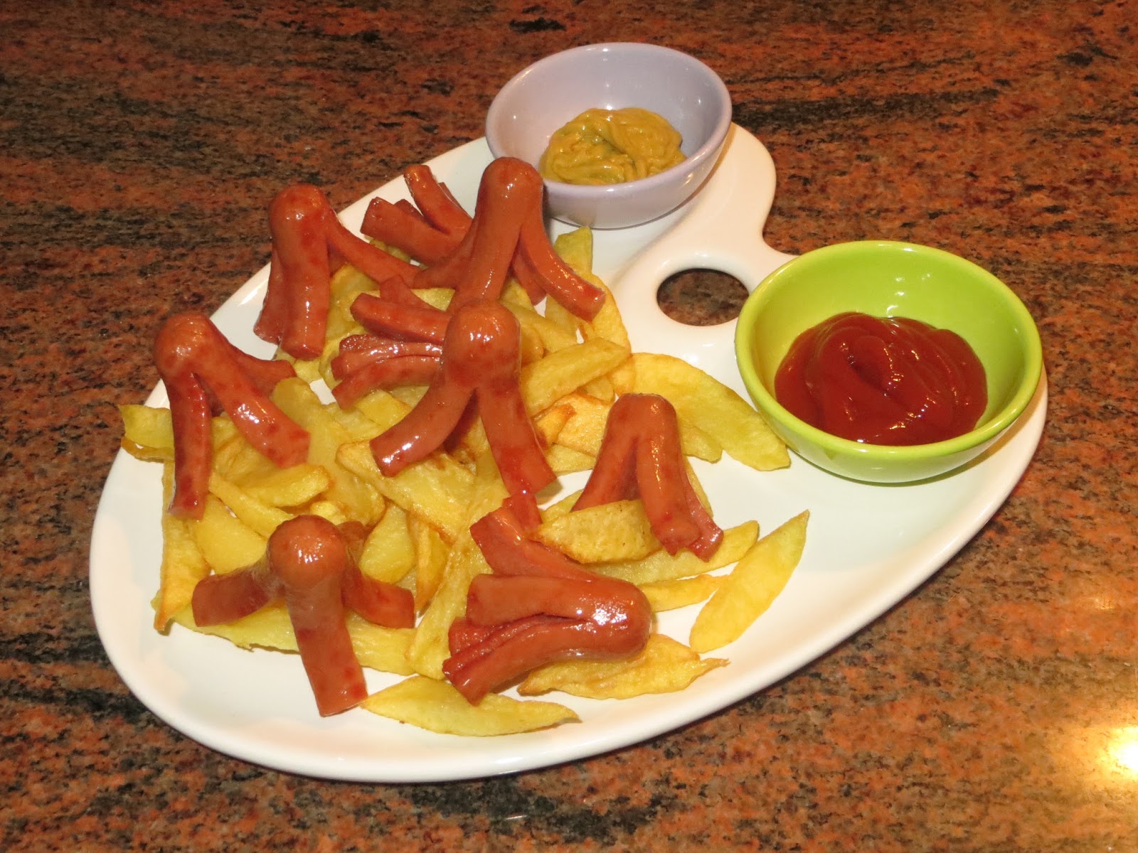 La cuchara en la maleta: SALCHIPULPOS CON PATATAS