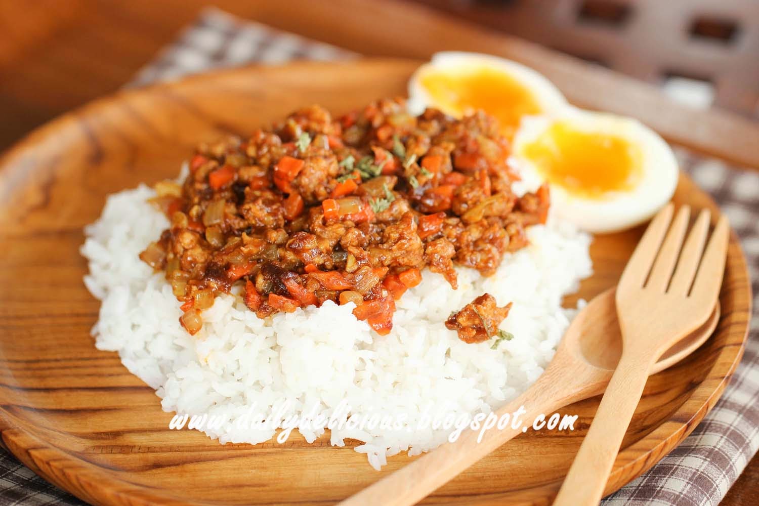 dailydelicious thai: Cooking for 2: Dry curry with rice (ドライカレー)