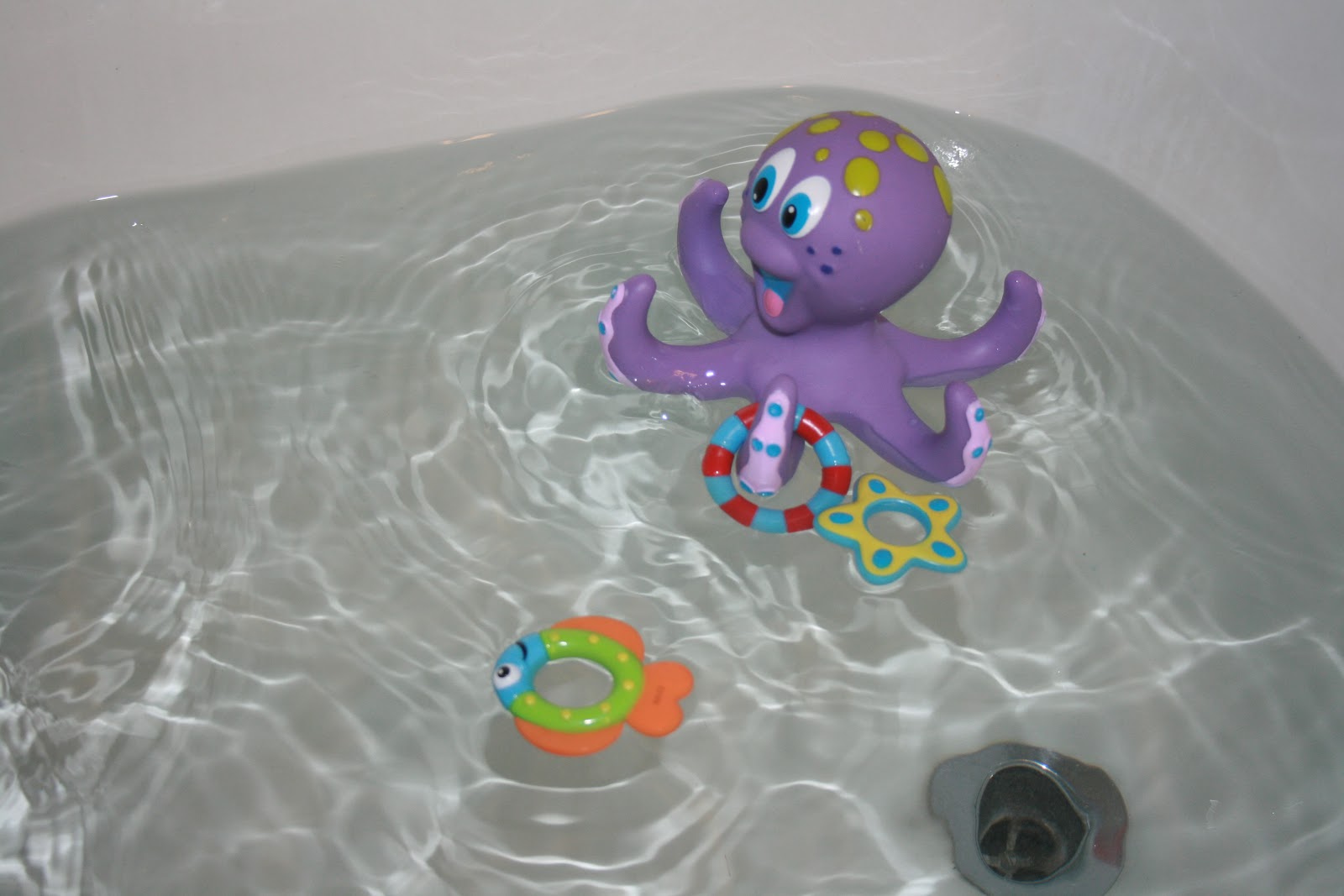 Trying To Go Green: Nuby™ Octopus Bath Time Toss
