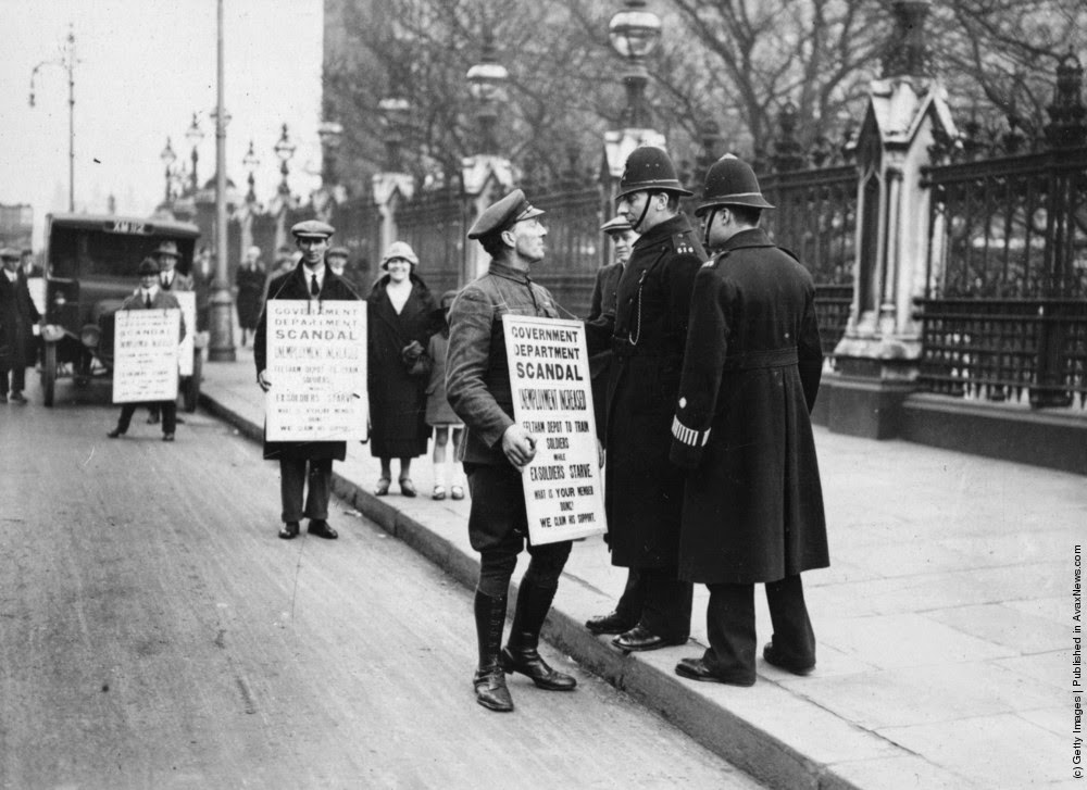 13 Amazing Vintage Photographs Captured the 1926 General Strike in ...