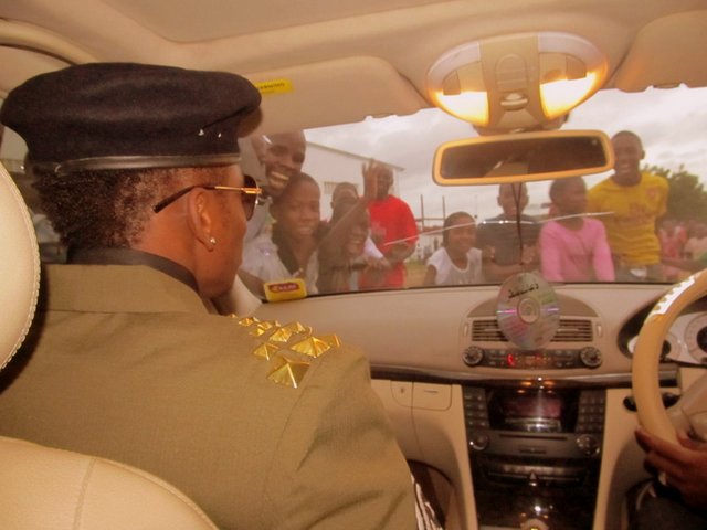 MATUKIO @ MICHUZI BLOG: Diamond atua Mbagala kwa chopa