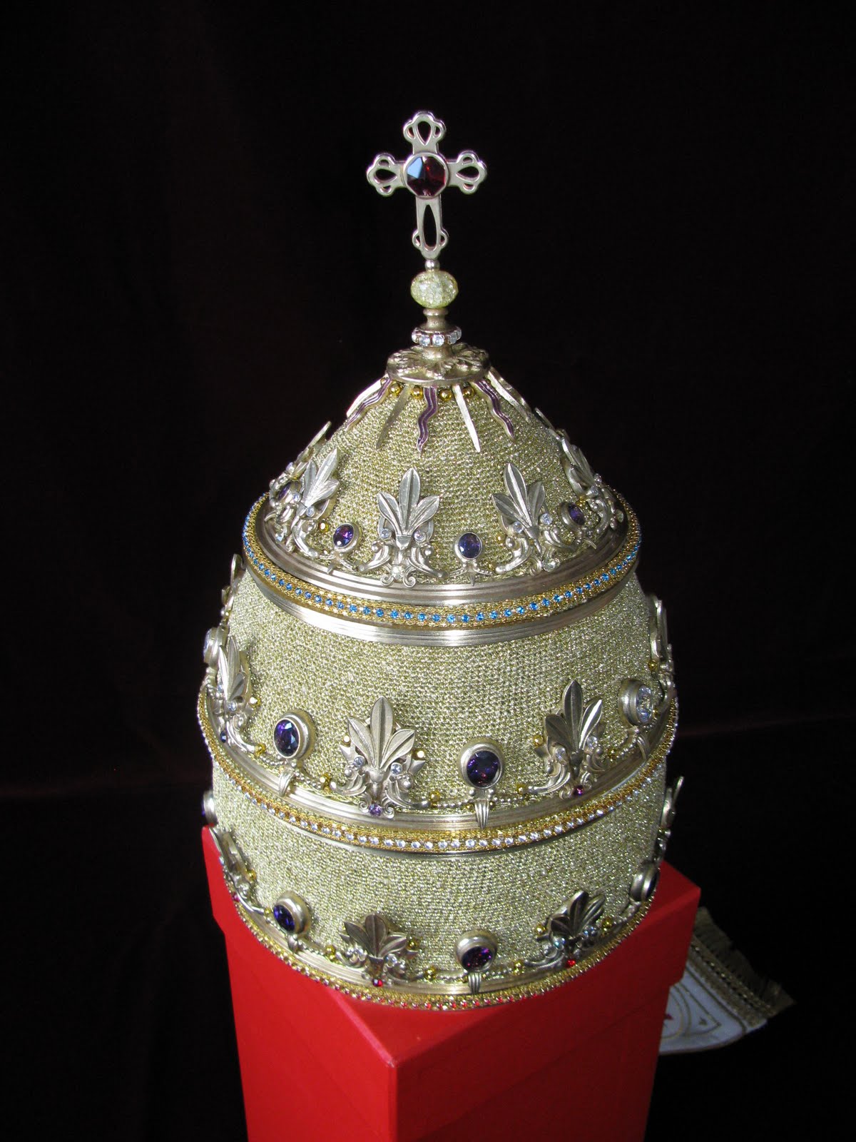 Orbis Catholicus Secundus: The New Papal Tiara