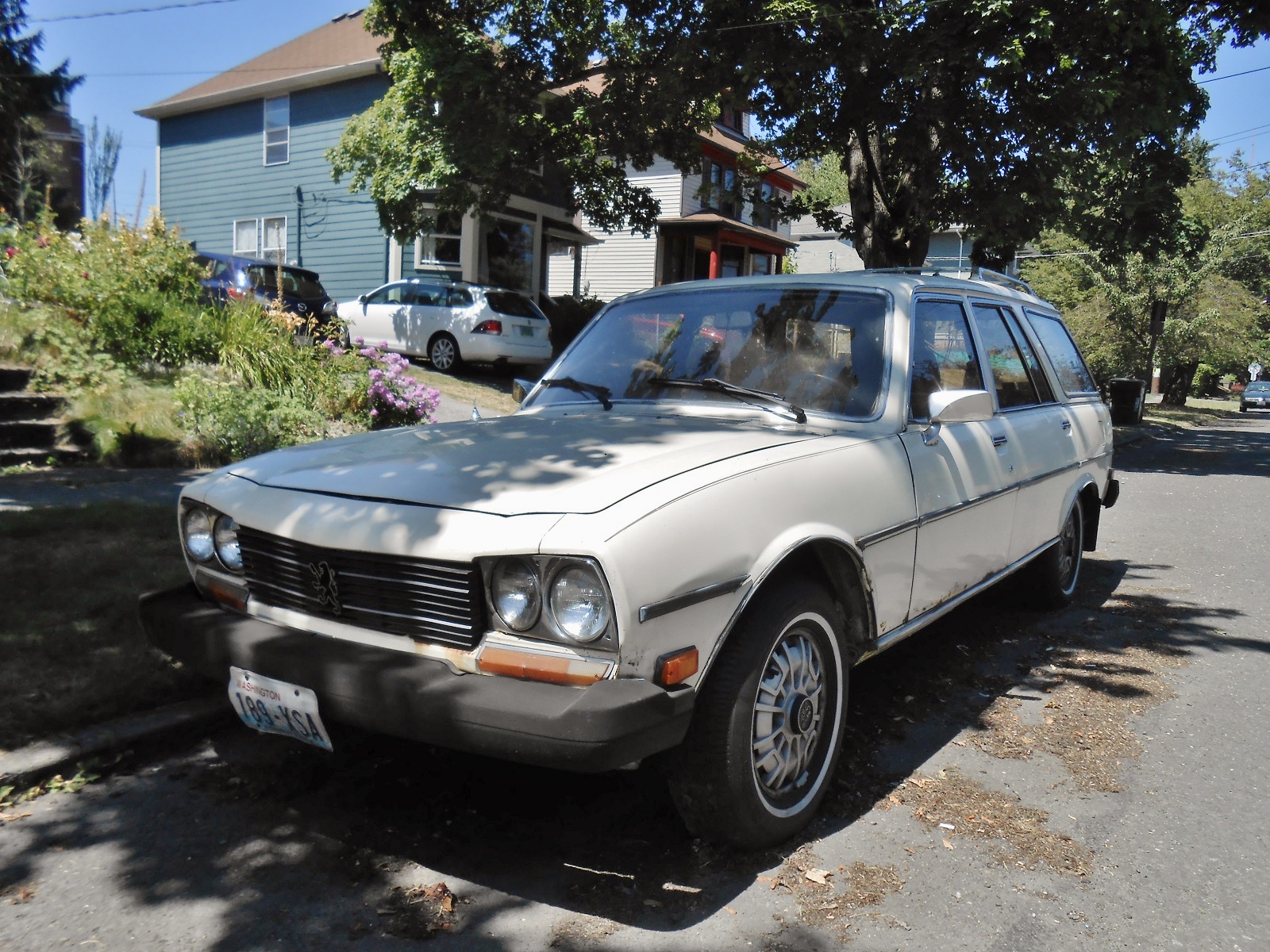 Seattle's Parked Cars: 1977 Peugeot 504 Diesel Wagon