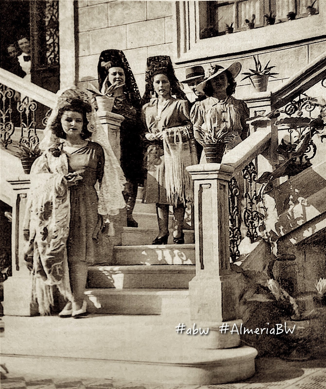 Fotos Antiguas de Almería: 1942 El tocólogo de la Plaza Santa Rita