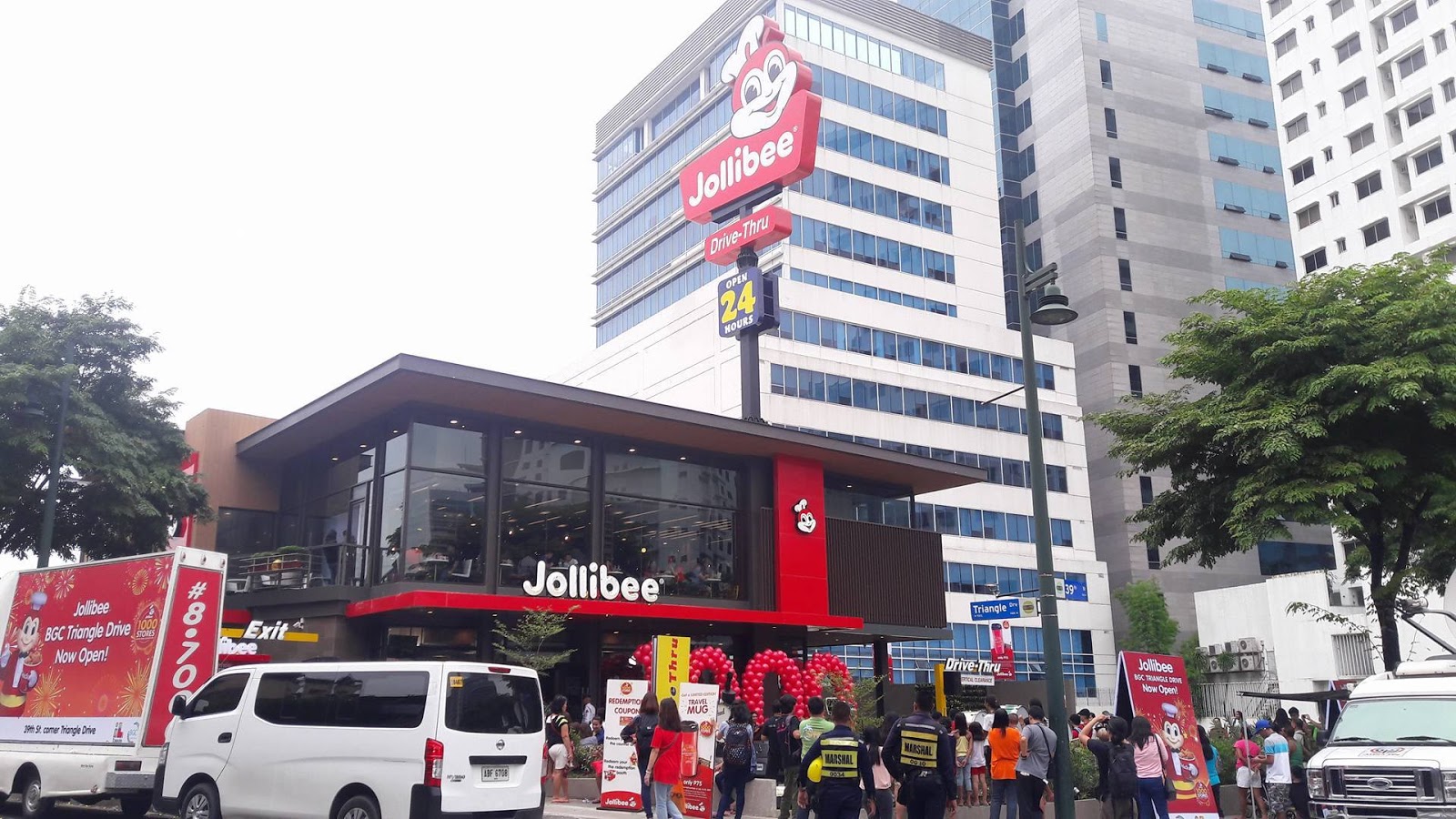 Jollibee39s 1000th Store Opens In Bgc Aci Girl