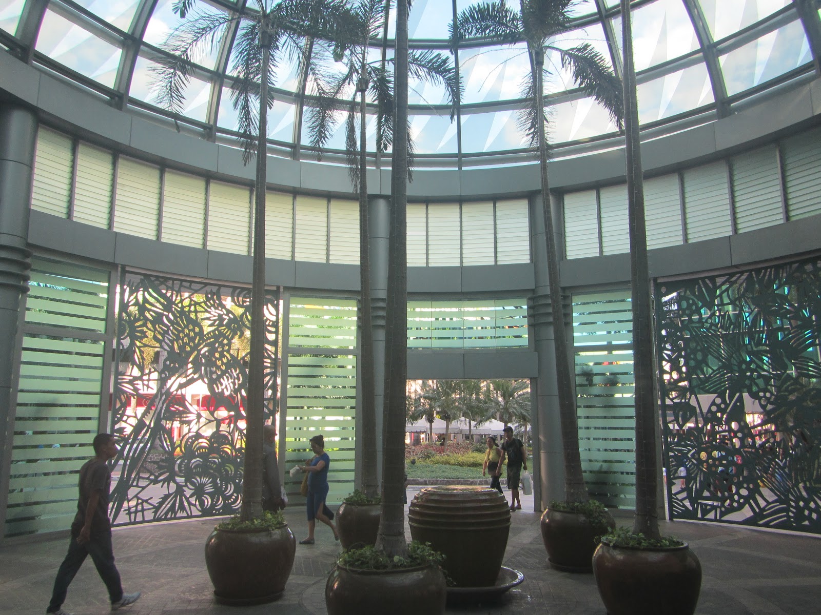 LEXICAL CROWN: ARANETA CENTER