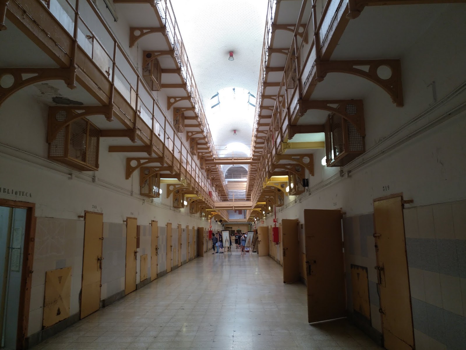 La Modelo, de cárcel a Espacio ciudadano ~ La Biblioteca de Bella