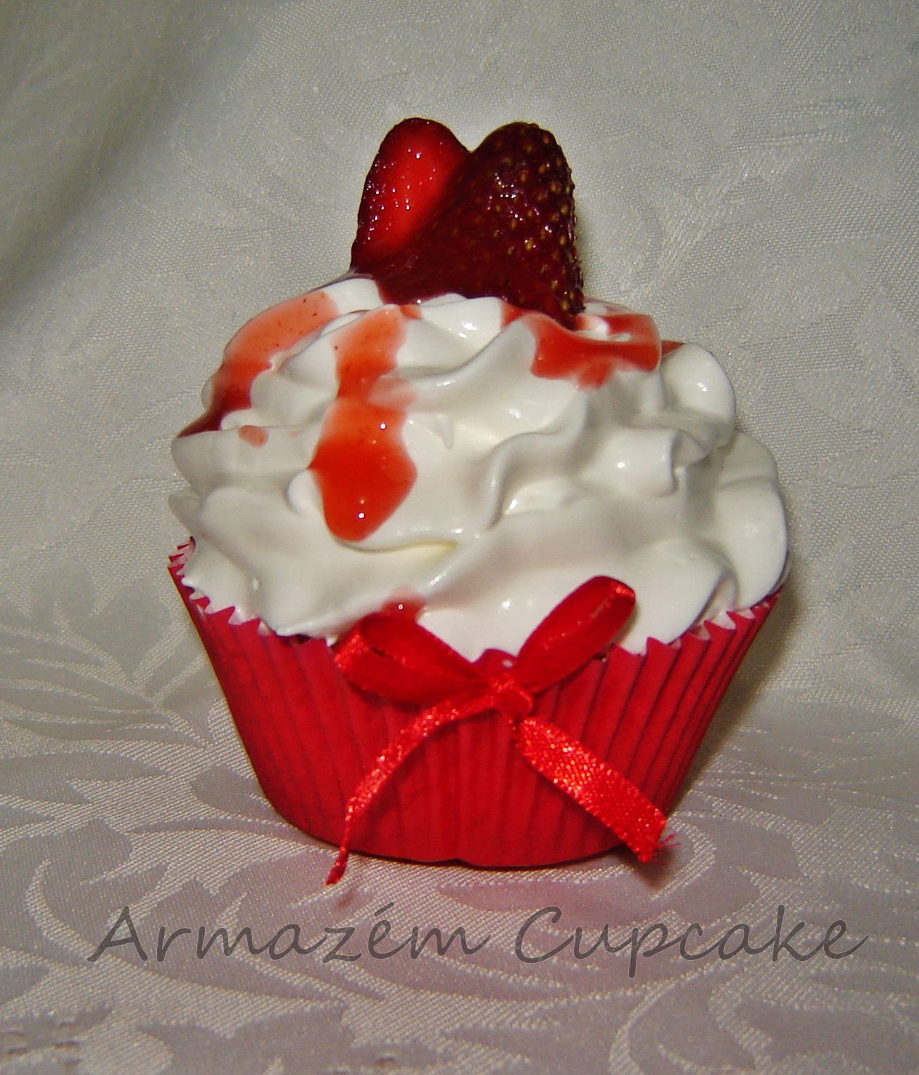 Armazém Cupcake: Cupcake de Morango com Merengue Italiano