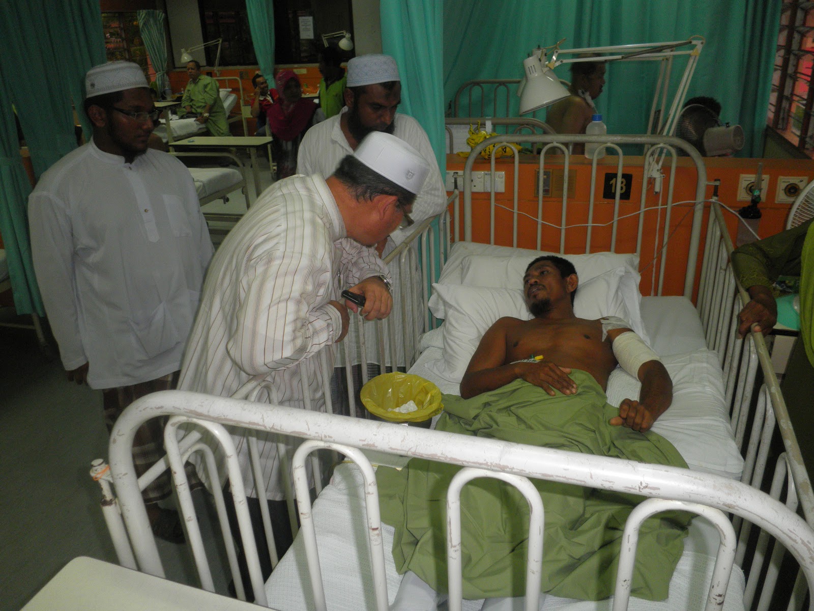 YB Cikgu Johari Adun Kupang, Baling: YB Melawat Pesakit Di Wad Hospital ...