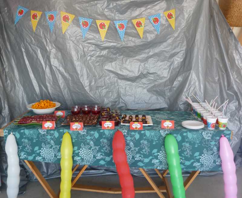 The Papoose Mamoose: Worm Party!