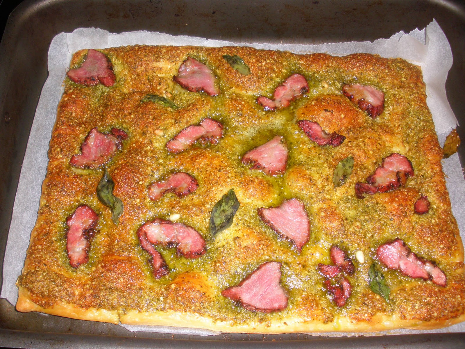 Come to cook: Ανοιχτη σφολιατα με πεστο βασιλικου και απακι Κρητης