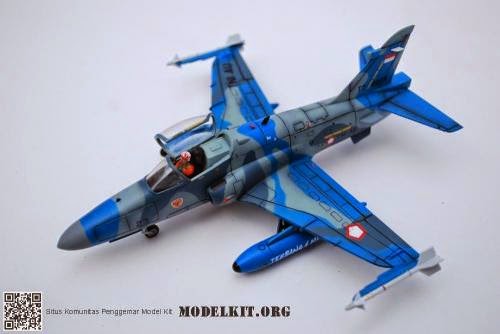 AIRPLANE SCALE MODELKIT: BAe Hawk-200